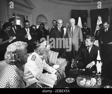 Navy vice admiral William Raborn, Jr., poses with President Kennedy ...