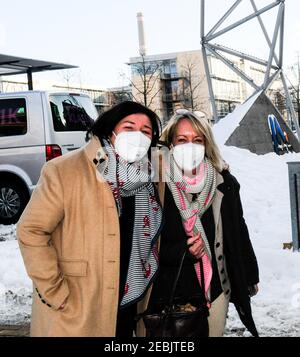 Vera Int-Veen und Lebensgefährtin Christiane „Obi“ Obermann bei der ...