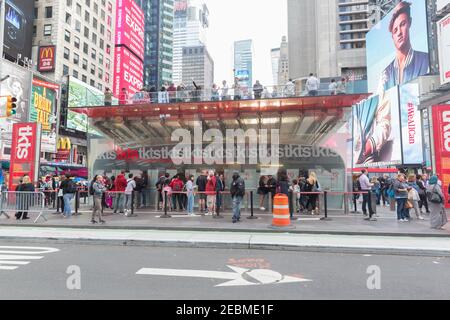 tkts discount ticket Booth in Times Square Stock Photo - Alamy