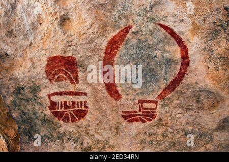 Solid mask pictographs drawn by Jornada Mogollon peoples at Cave Kiva ...