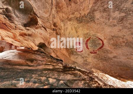 Solid mask pictographs drawn by Jornada Mogollon peoples at Cave Kiva ...
