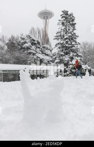 Seattle, USA. 13th Feb, 2021. Early in the morning snow at the iconic ...