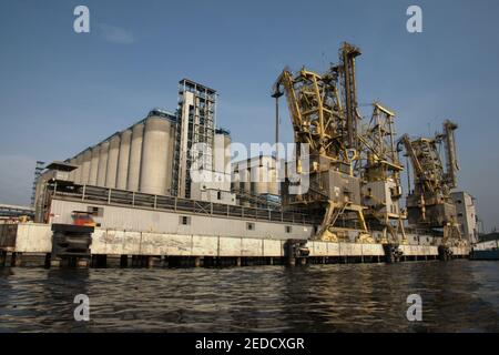 Indonesian food processing Stock Photo - Alamy