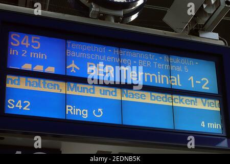 Berlin S-Bahn train line 45 towards Schoenefeld airport Stock Photo - Alamy