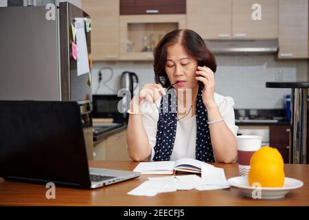 woman making a phone call Stock Photo - Alamy