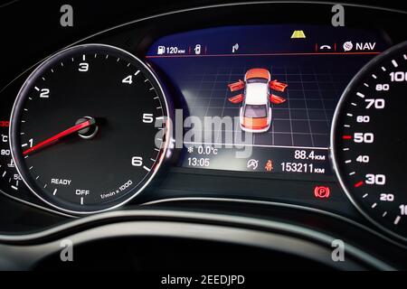 DIGITAL DISPLAY ON DASHBOARD OF THE AUDI QUATTRO Stock Photo - Alamy