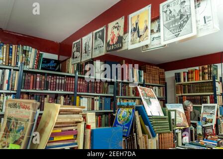 Antique books stalls on a sidewalk in Madrid Stock Photo - Alamy