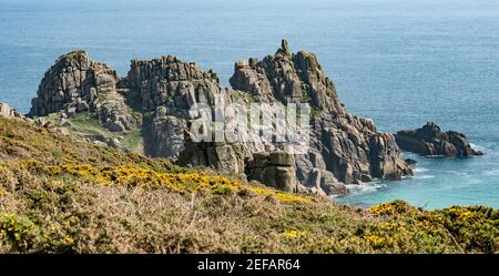 Logan Rock pivot, Treen Cornwall Stock Photo - Alamy
