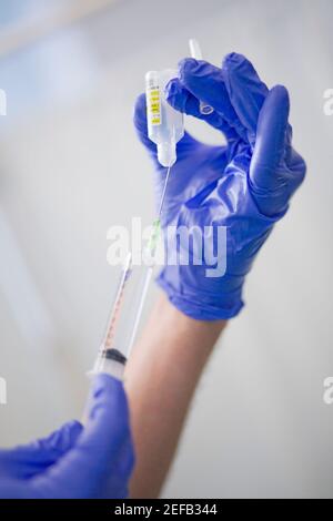 Medical Students learn to give injections Stock Photo - Alamy