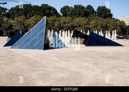 WASHINGTON, DC, USA - Glass pyramid in front of L'Enfant Plaza Hotel ...