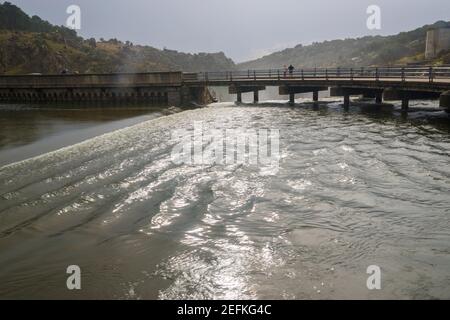 El Villar reservoir. El Berrueco, Madrid province, Spain Stock Photo ...
