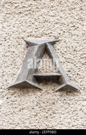 Alphabet letter R on gray stucco texture Stock Photo - Alamy