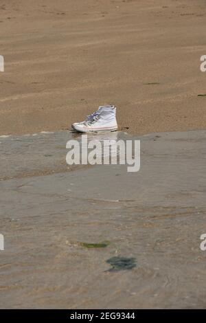 Incoming tide with water line on sandy beach Stock Photo - Alamy