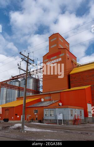 Pioneer Grain Elevator at Vulcan Alberta Canada Stock Photo - Alamy
