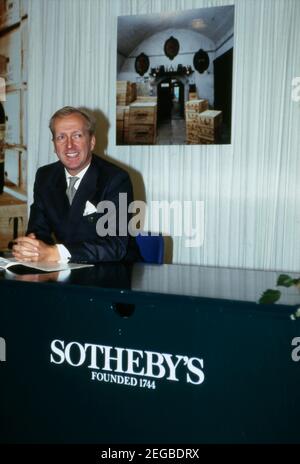 Heinrich Graf von Spreti, Chef von Sotheby's München, vor dem Sotheby's ...