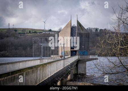 Scammonden reservoir water pumping station Stock Photo - Alamy