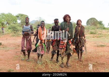 Ethiopia - traditional dance of the men from the Anyuak tribe Stock ...