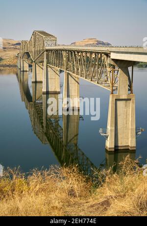 Lyons Ferry Bridge Snake River Washington State. The Lyons Ferry Bridge ...