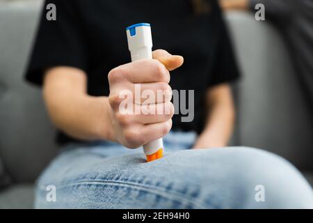 Auto Epinephrine Injector. Patient Doing Leg Injection Stock Photo - Alamy
