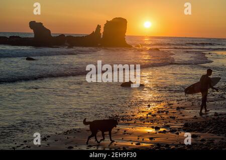 El Salvador El Tunco The pig shaped rock formation which El Tunco beach ...