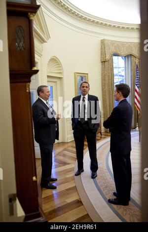 President Barack Obama talks with NEC Director Larry Summers and ...