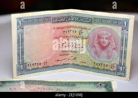 Egyptian one pound banknote 1956 , an old paper Egyptian banknote ...