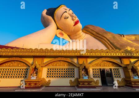 Large reclining Buddha, Ko Yin Lay, Ye, Mon state, Myanmar (Burma ...