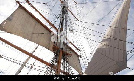 Mast and ropes of an old fashioned frigate ship Stock Photo - Alamy