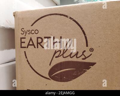 Close-up of box of Sysco Earthplus paper napkins from foodservice ...