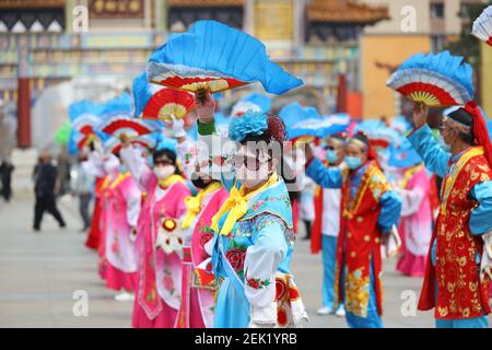 chinese traditional yangko dance costume, China Stock Photo - Alamy