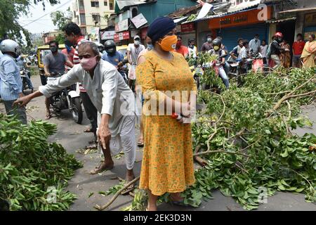 After the cyclone Many of Kolkata's roads are flooded and its 14 ...