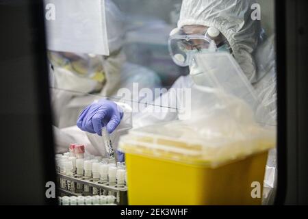 BIOSAFETY LEVEL 4 LABORATORY Stock Photo - Alamy
