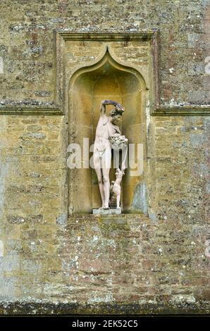 Classical statue inset into the wall, Rousham House, a 17th century ...