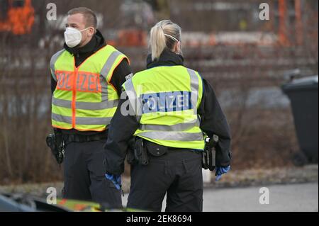 Border controls at the Austrian-German border, border crossing ...