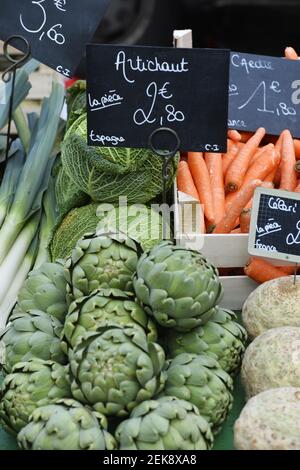 Honfleur food market - Calvados - Paris Stock Photo - Alamy