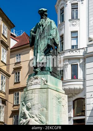 Johannes Gutenberg Monument, Lugeck, Vienna, Austria. Bronze statue by ...