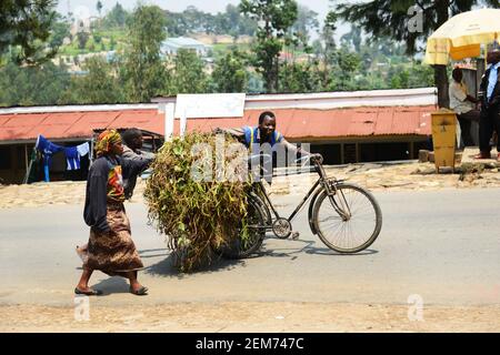 Daily life in rural Rwanda Stock Photo - Alamy
