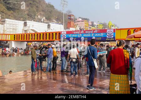 HARIDWAR, INDIA - Feb 2021 : Indian Pilgrims performing Hindu rituals ...