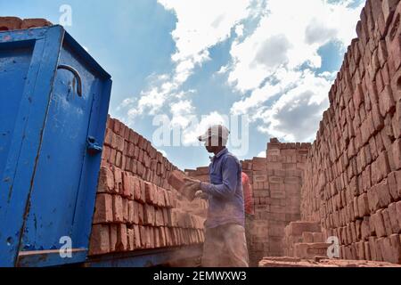 Brick works in Punjab Province, Pakistan Stock Photo - Alamy