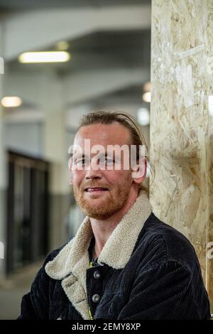 ROTTERDAM - "Caveman" Patrick exhibits photos of his addiction and ...