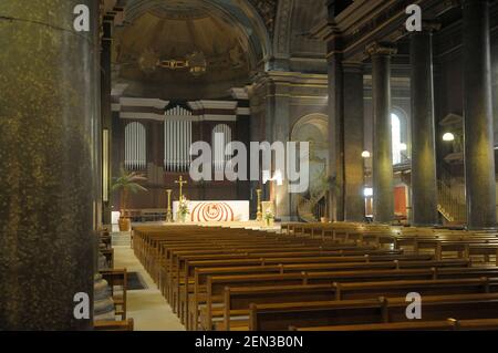 Interior of Eglise Saint Pothin with the alter and organ Stock Photo ...