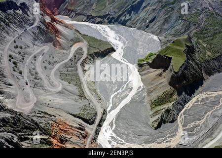 Landscape of the Anjihai Grand Canyon, also known as the Hongshan (Red ...