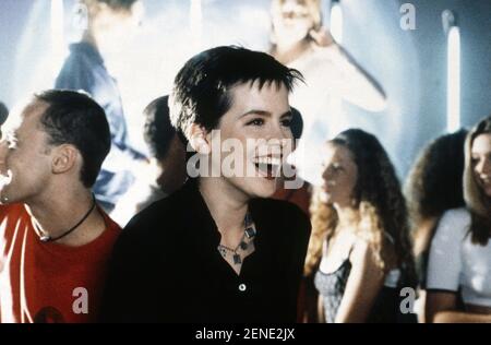 Shooting Fish Year : 1997 GB Director : Stefan Schwartz Dan Futterman ...