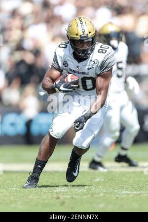 Vanderbilt tight end Jared Pinkney plays against ETSU in the first half ...