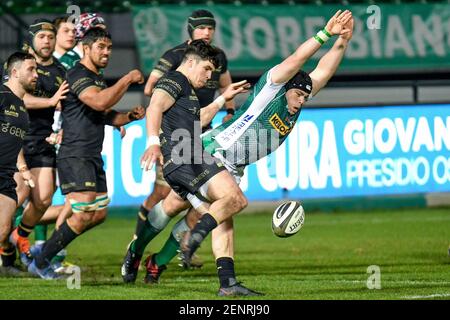 Alex WOOTTON of Connacht with the ball during the Heineken Champions ...