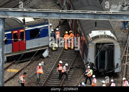 Passengers on MTR rapid transit train, Hong Kong, SAR, China Stock ...