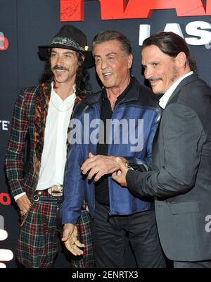 L-R: Actors Oscar Jaenada, Sylvester Stallone and Sergio Peris-Mencheta ...