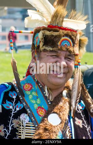 Man wearing traditional Indian national dress Stock Photo - Alamy