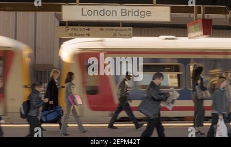 London Bridge railway station, 2001 Stock Photo - Alamy