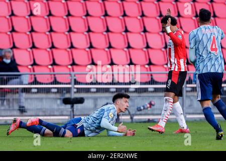 EINDHOVEN, NETHERLANDS - FEBRUARY 28: Donyell Malen of PSV and Lisandro ...